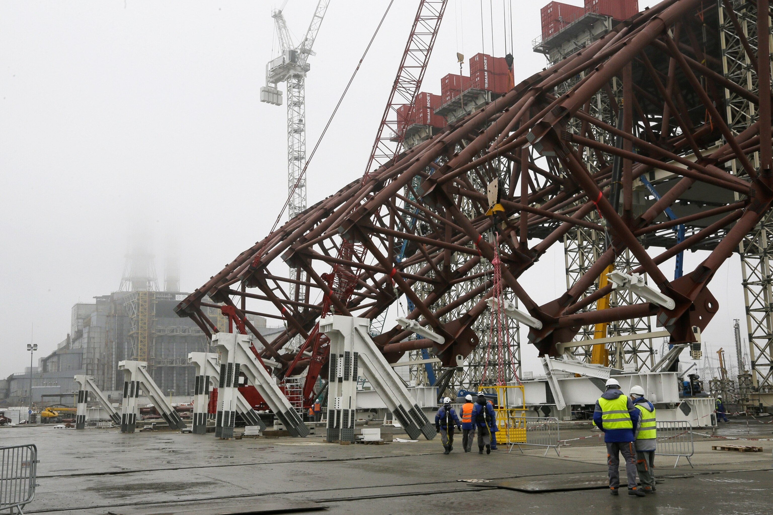 Pictures: Race Against Time to Build a New Tomb for Chernobyl