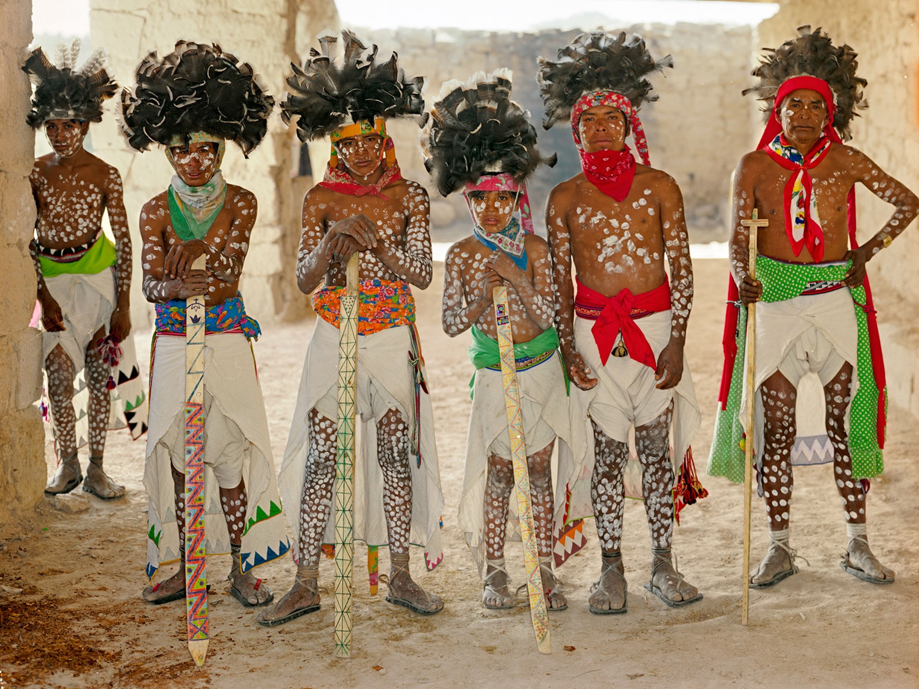 15 Pictures of Traditional Dress Around the World