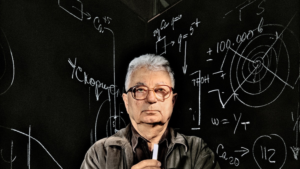 Element Hunters | National Geographic