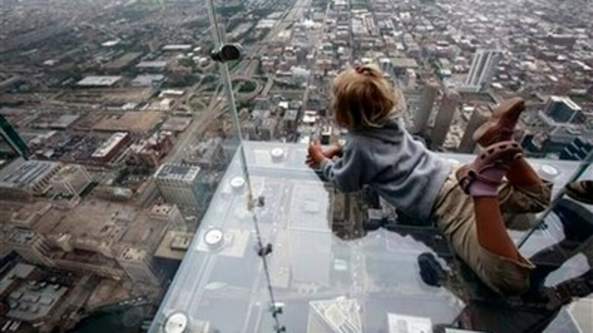 “The Ledge” Opens in Chicago