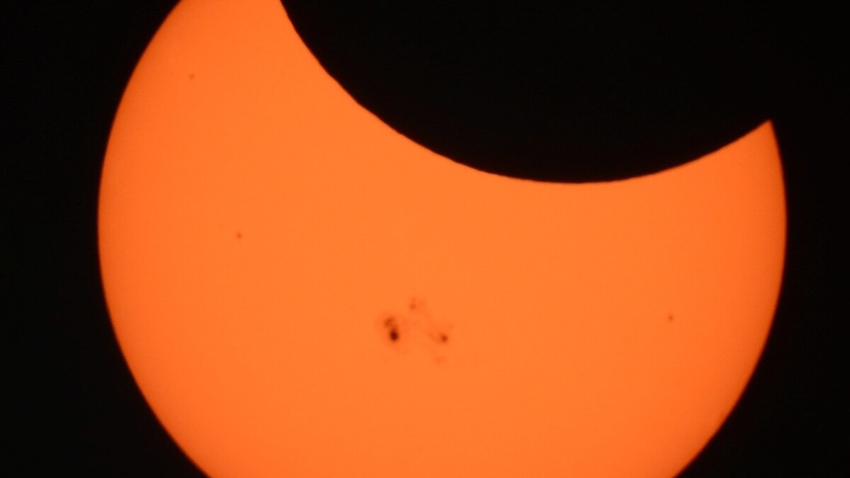 Social Media Abuzz with Amazing Snapshots of Partial Solar Eclipse ...