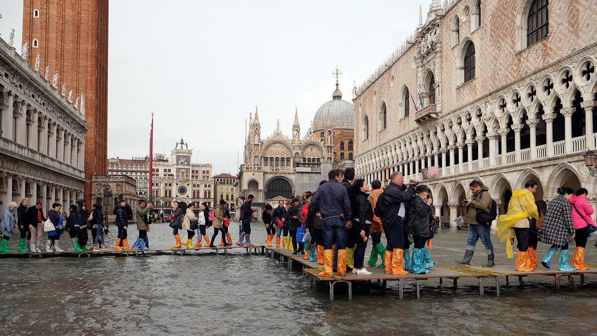 Venice flooding in dramatic pictures | National Geographic