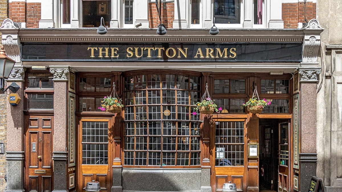 Are these the most haunted pubs in the UK? | National Geographic