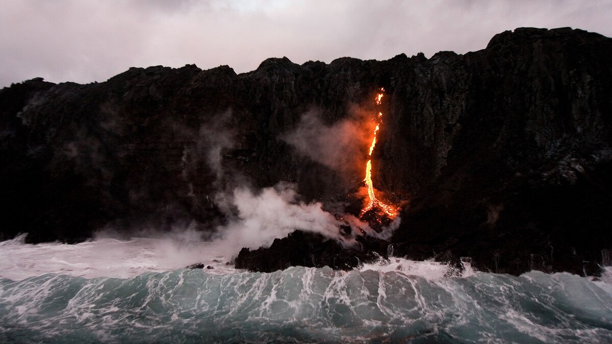 Photos: Kilauea Lava Reaches the Sea | National Geographic