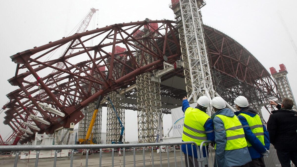 Pictures: Race Against Time to Build a New Tomb for Chernobyl ...