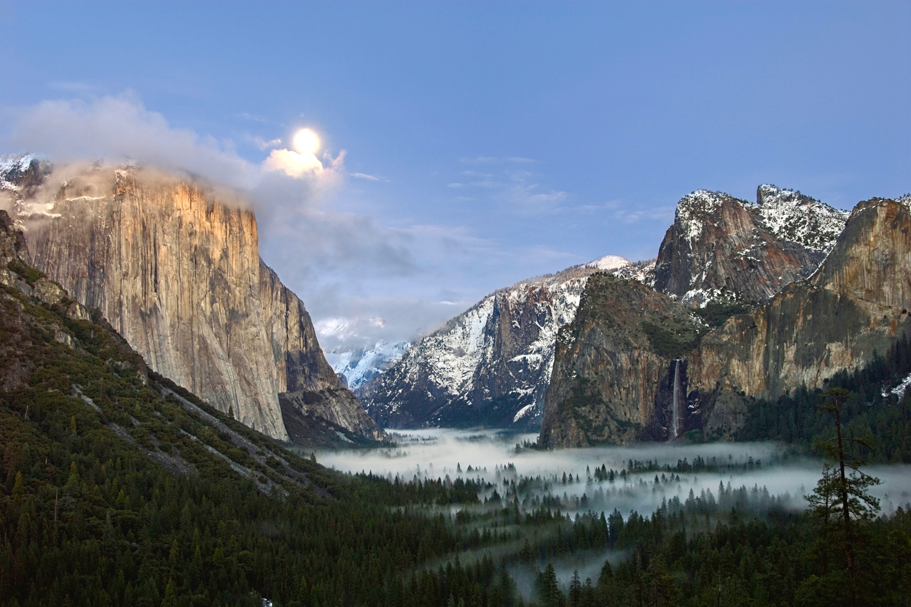 Yosemite: Rock Walls and Rushing Falls