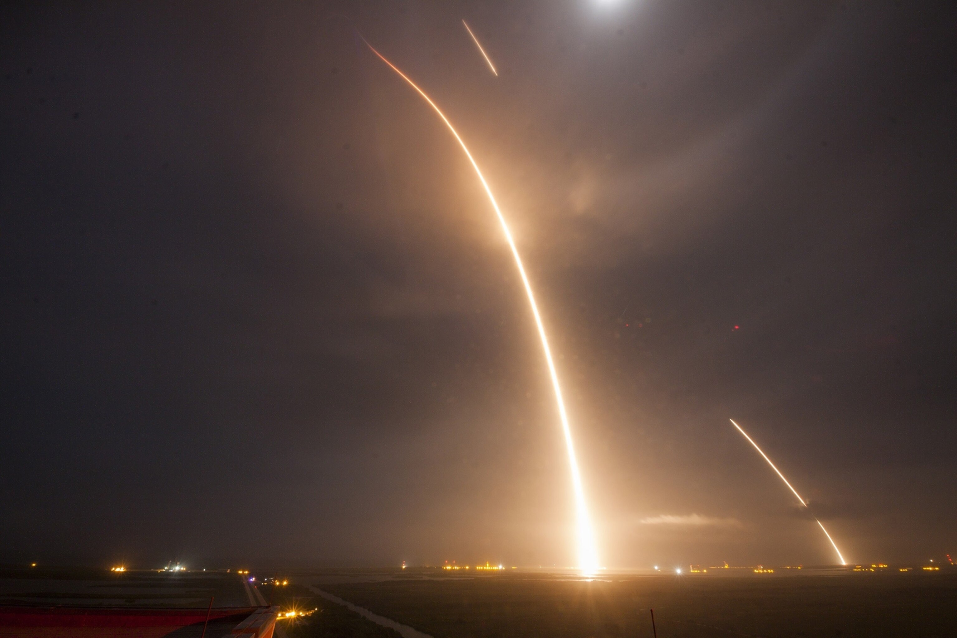 Touchdown! SpaceX Rocket Makes a Perfect Upright Landing