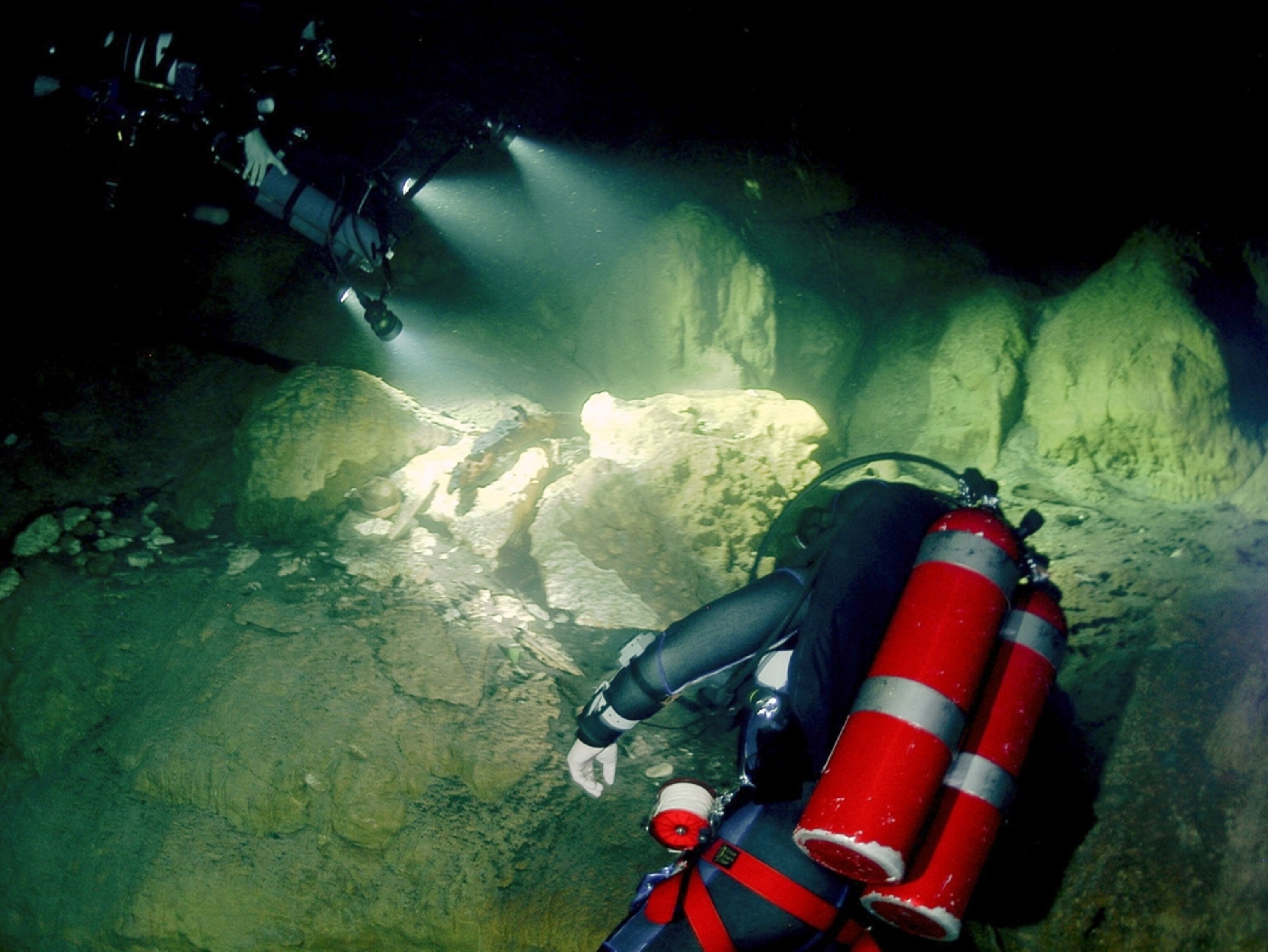 Pictures: Human Sacrifice Found in Maya City Sinkhole