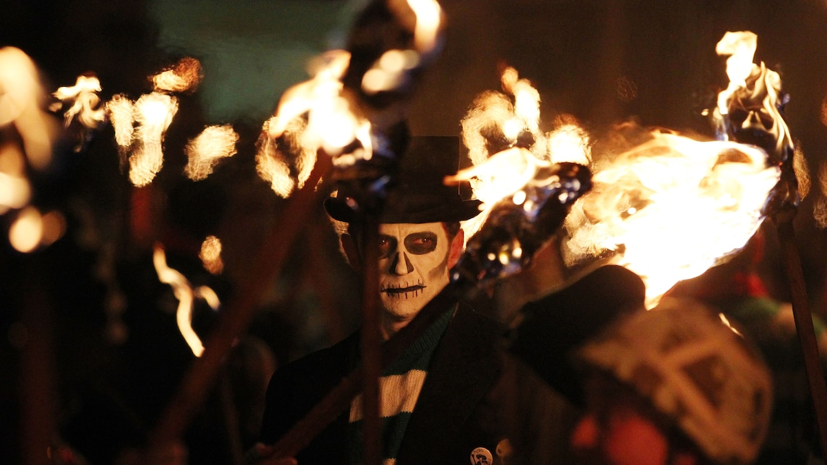 Guy Fawkes Day, or Bonfire Night, Celebrates Gunpowder Plot | National ...