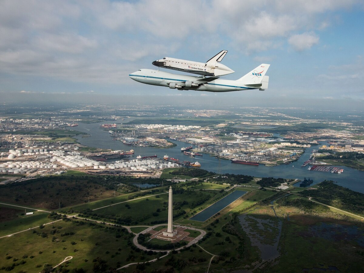 Endeavour Makes Final Landing in California
