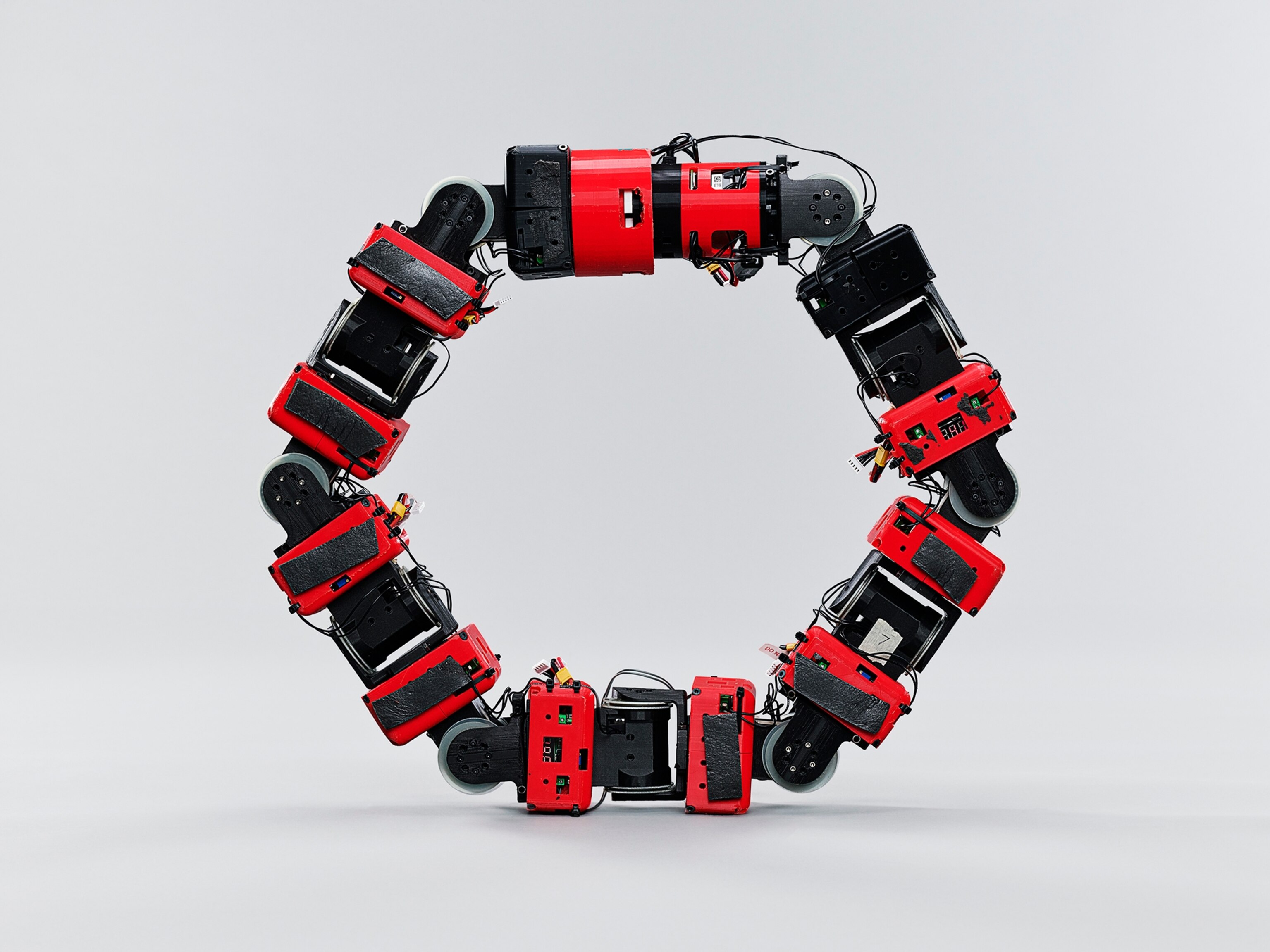 'Snakes' on the moon? These helpers could soon join our lunar mission.