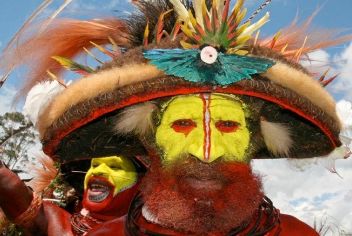 Dance with the Huli Wigmen