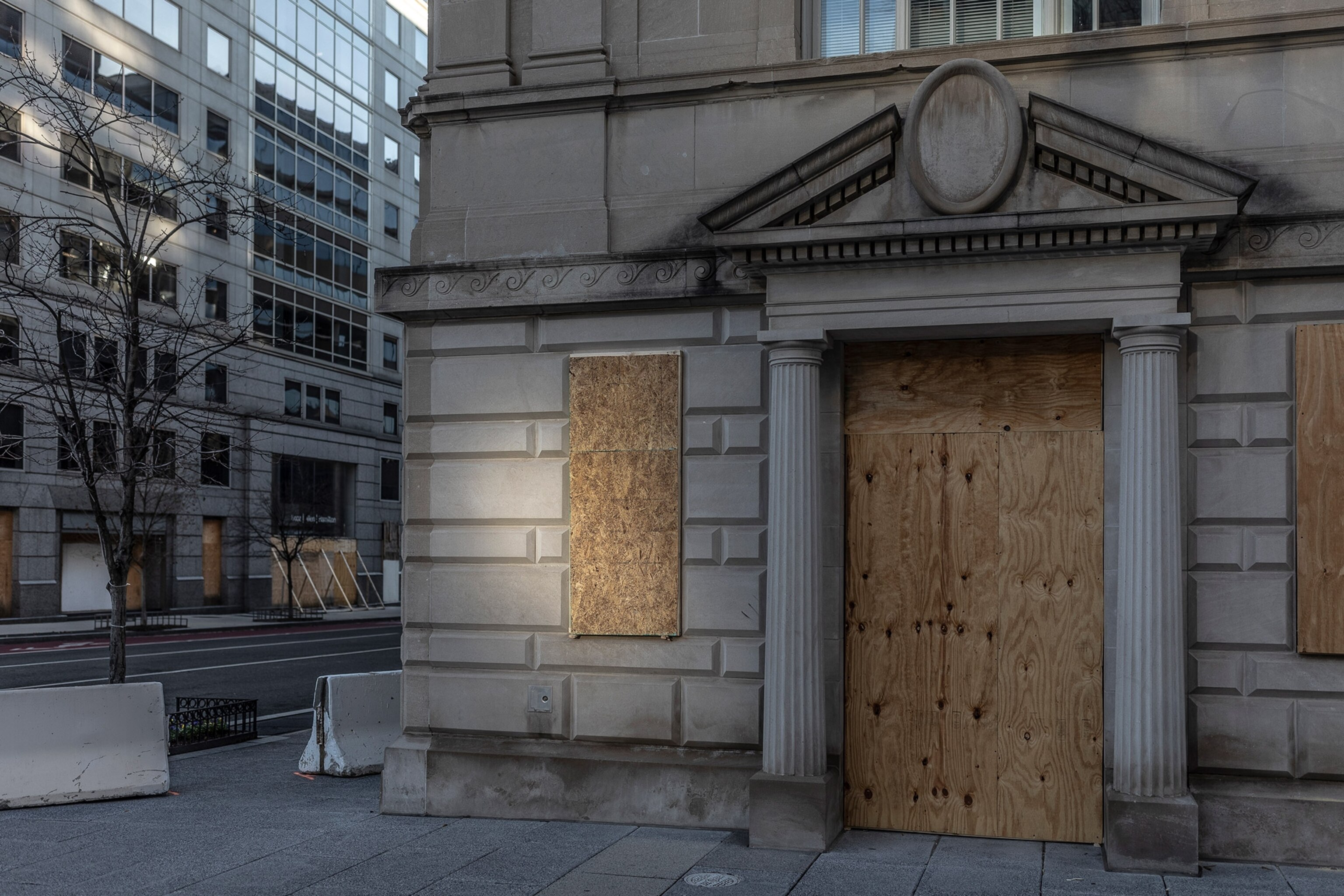 As inauguration looms, Washington D.C. goes still