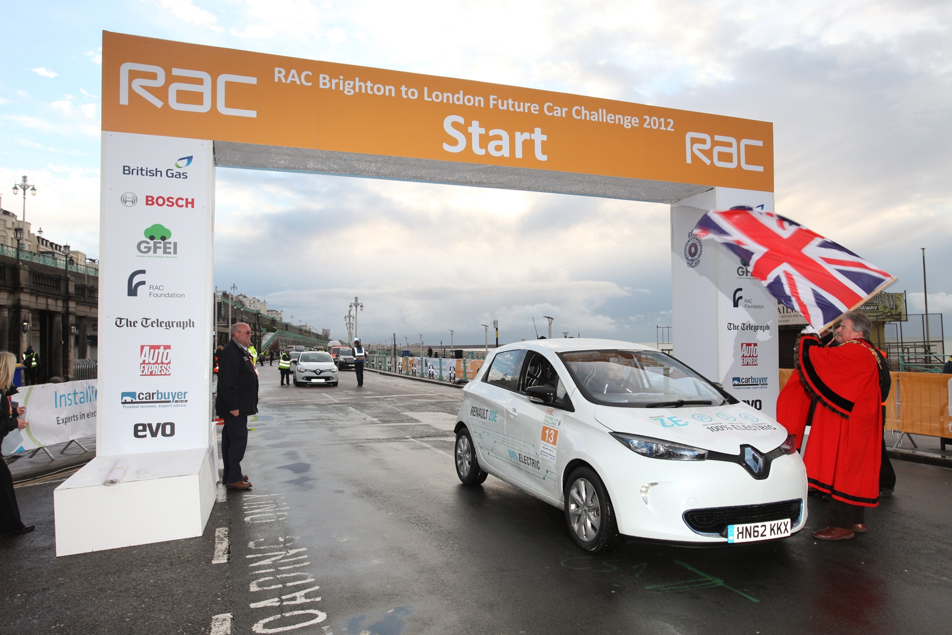 Renault Zoe, a Low-Price Electric Car, Wins Britain's Future Car ...