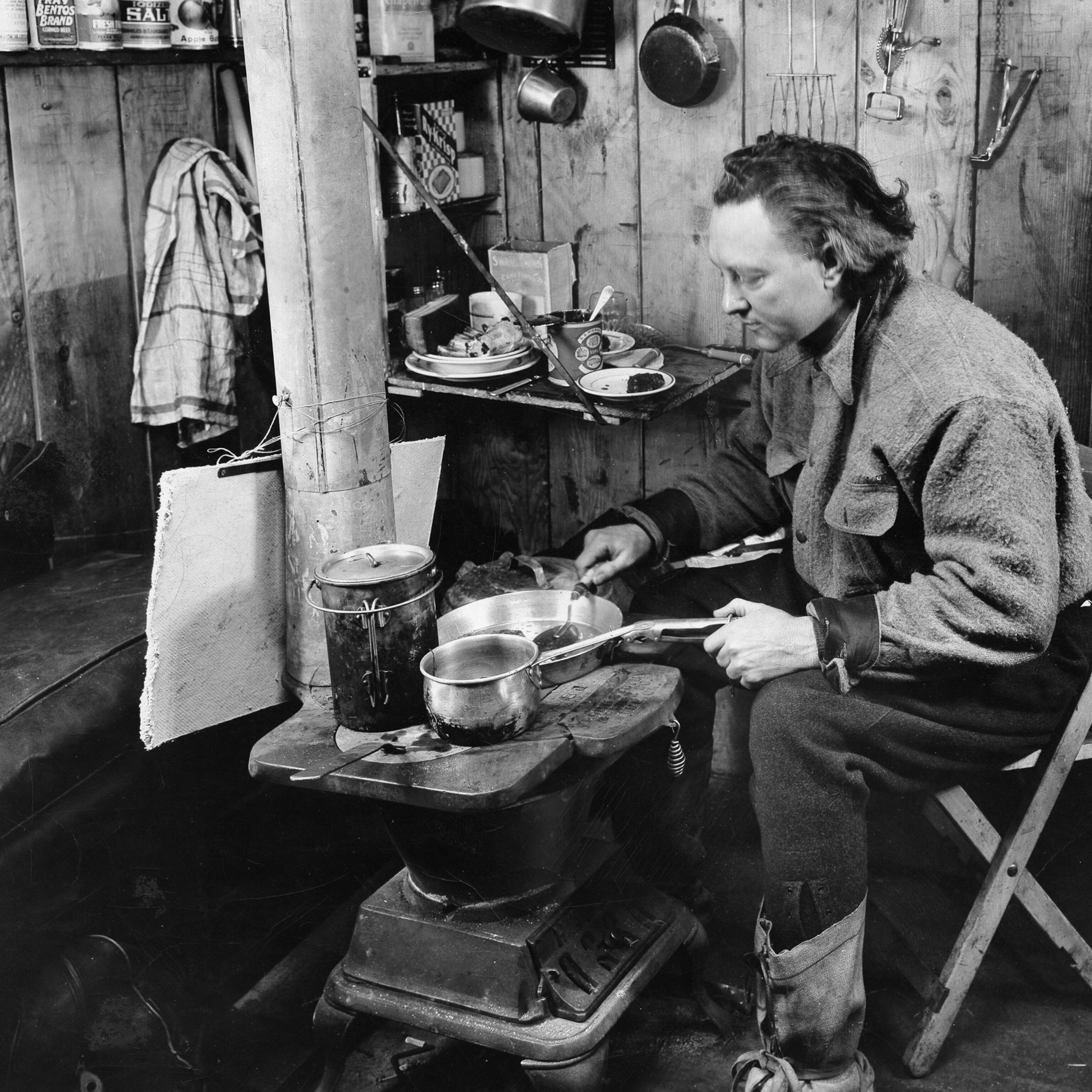 How polar explorers survived months of isolation without cracking