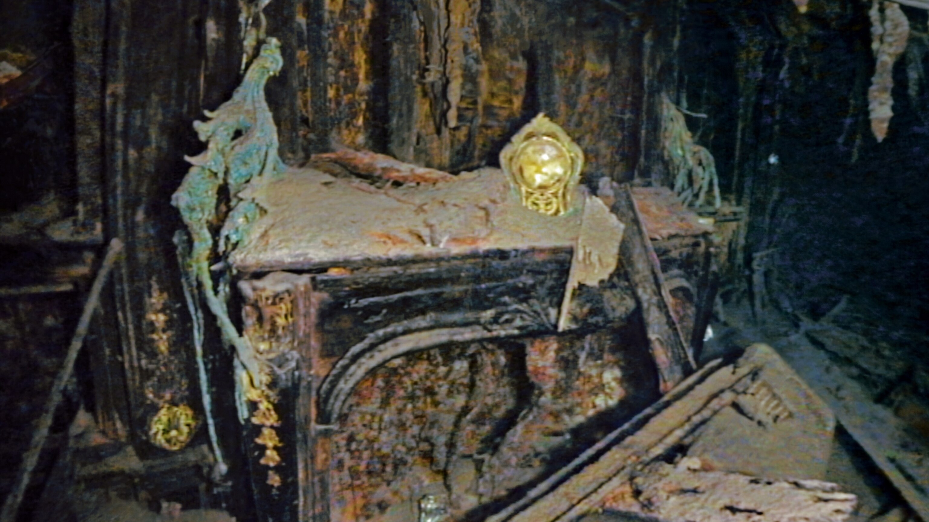 Titanic Grand Staircase Clock Wreck