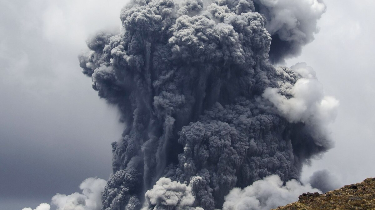 Mount Doom's Neighbor Erupts in New Zealand | National Geographic