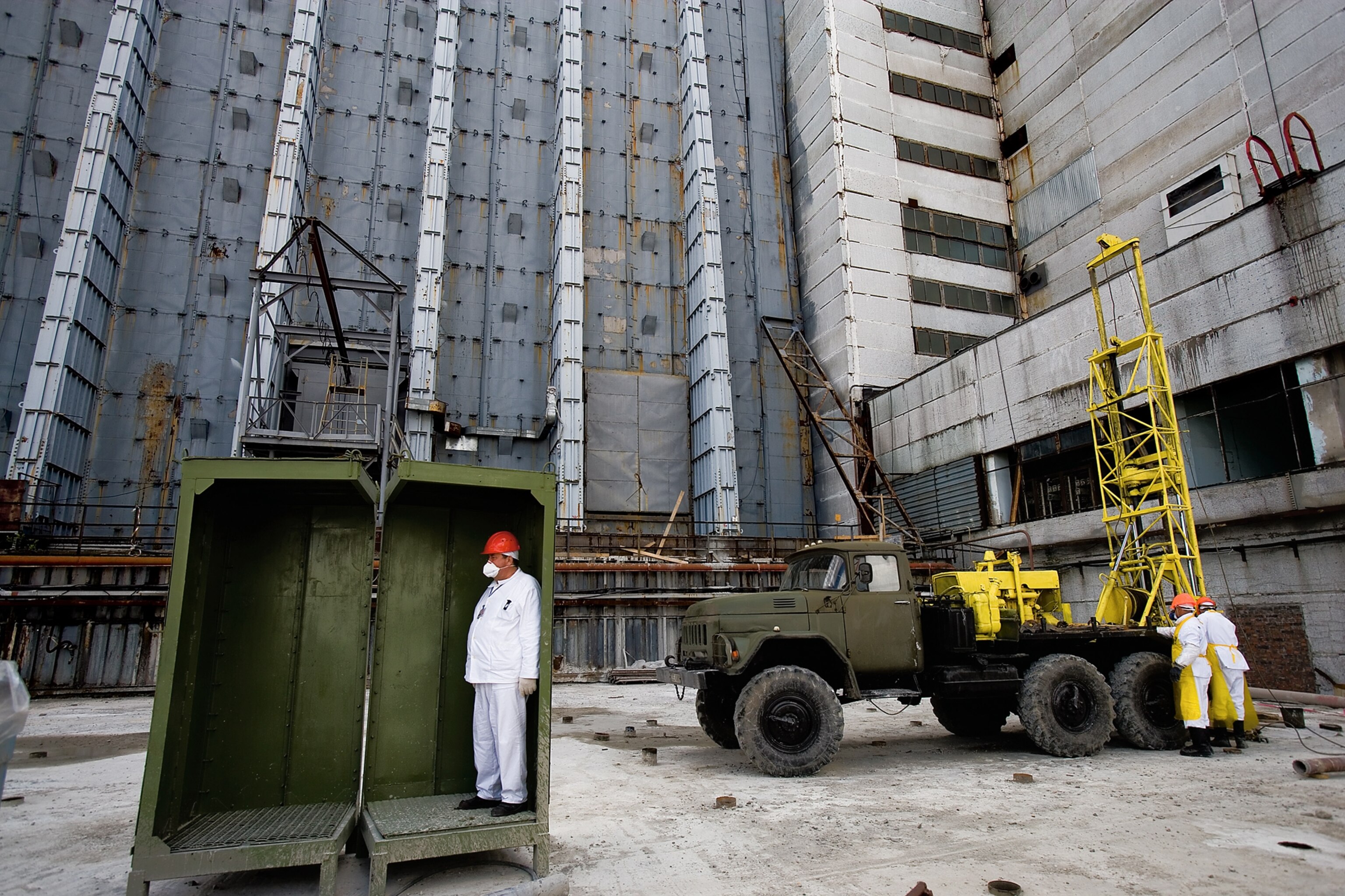 Pictures: Race Against Time to Build a New Tomb for Chernobyl