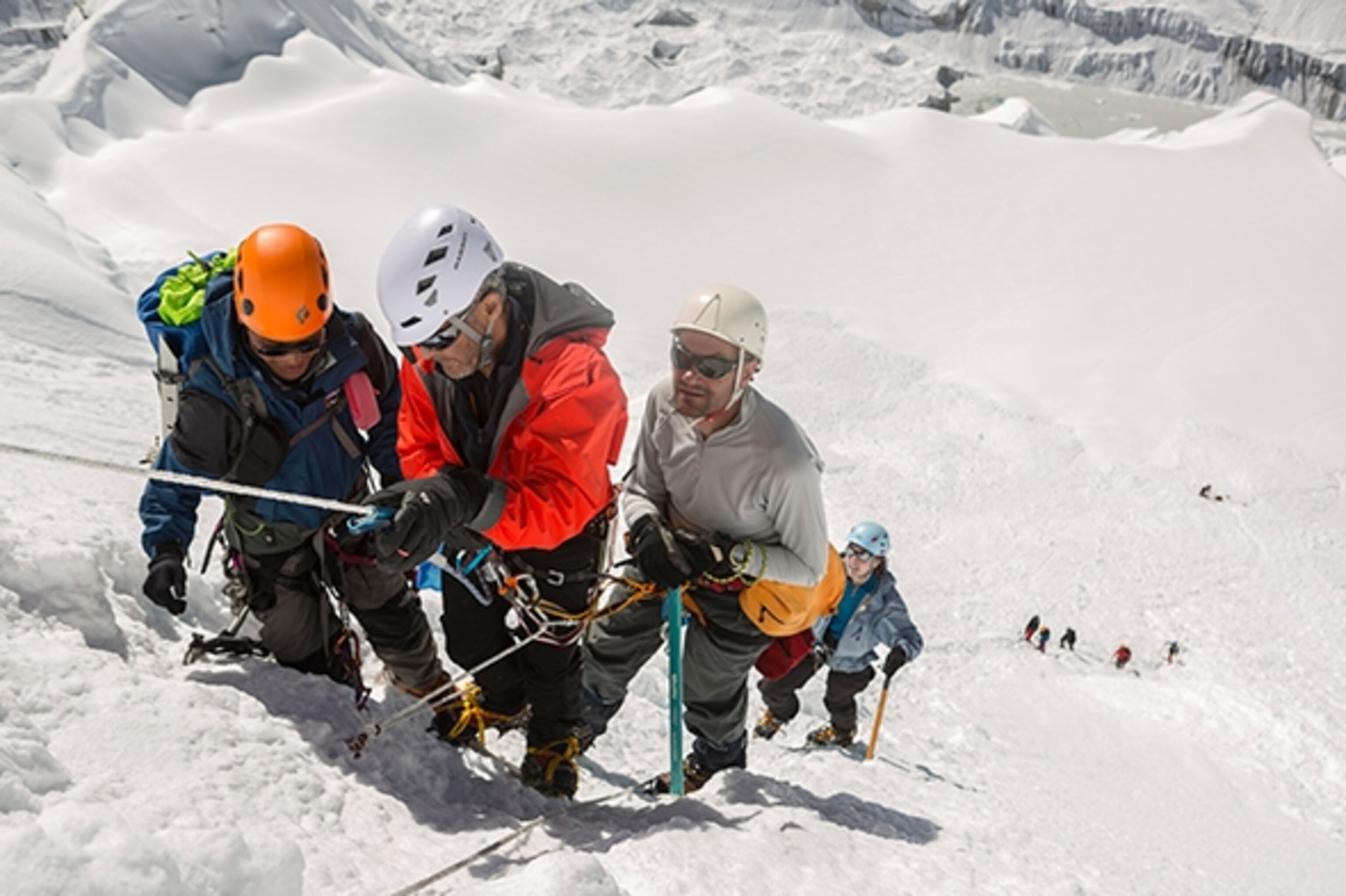 After Two Deadly Years, Everest Climbers Gear Up for a Strong Season