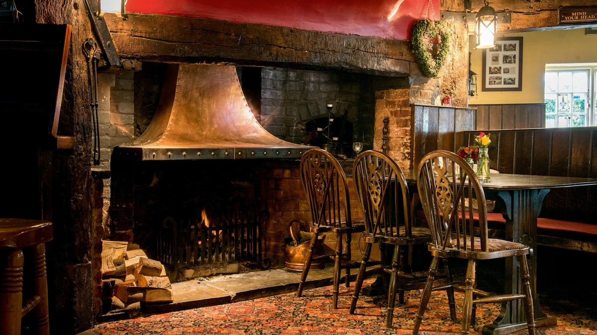 Seven of England's best historic pubs | National Geographic