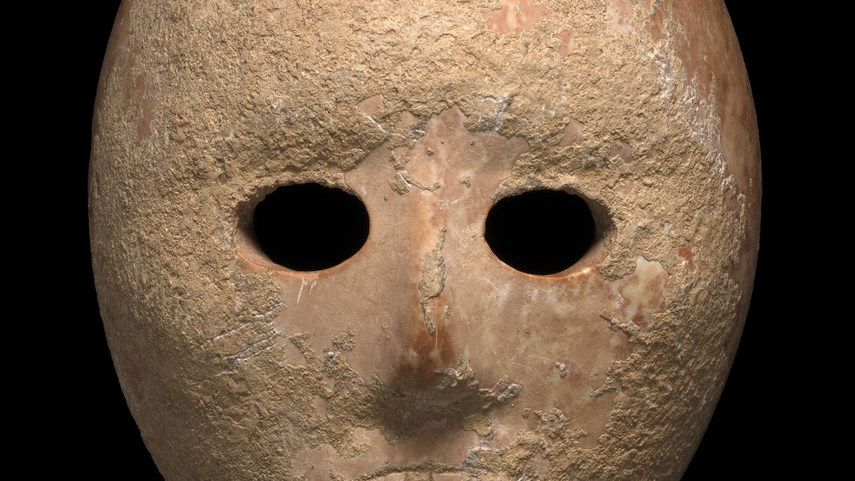 Neolithic mask stuns archaeologists, raises eyebrows | National Geographic