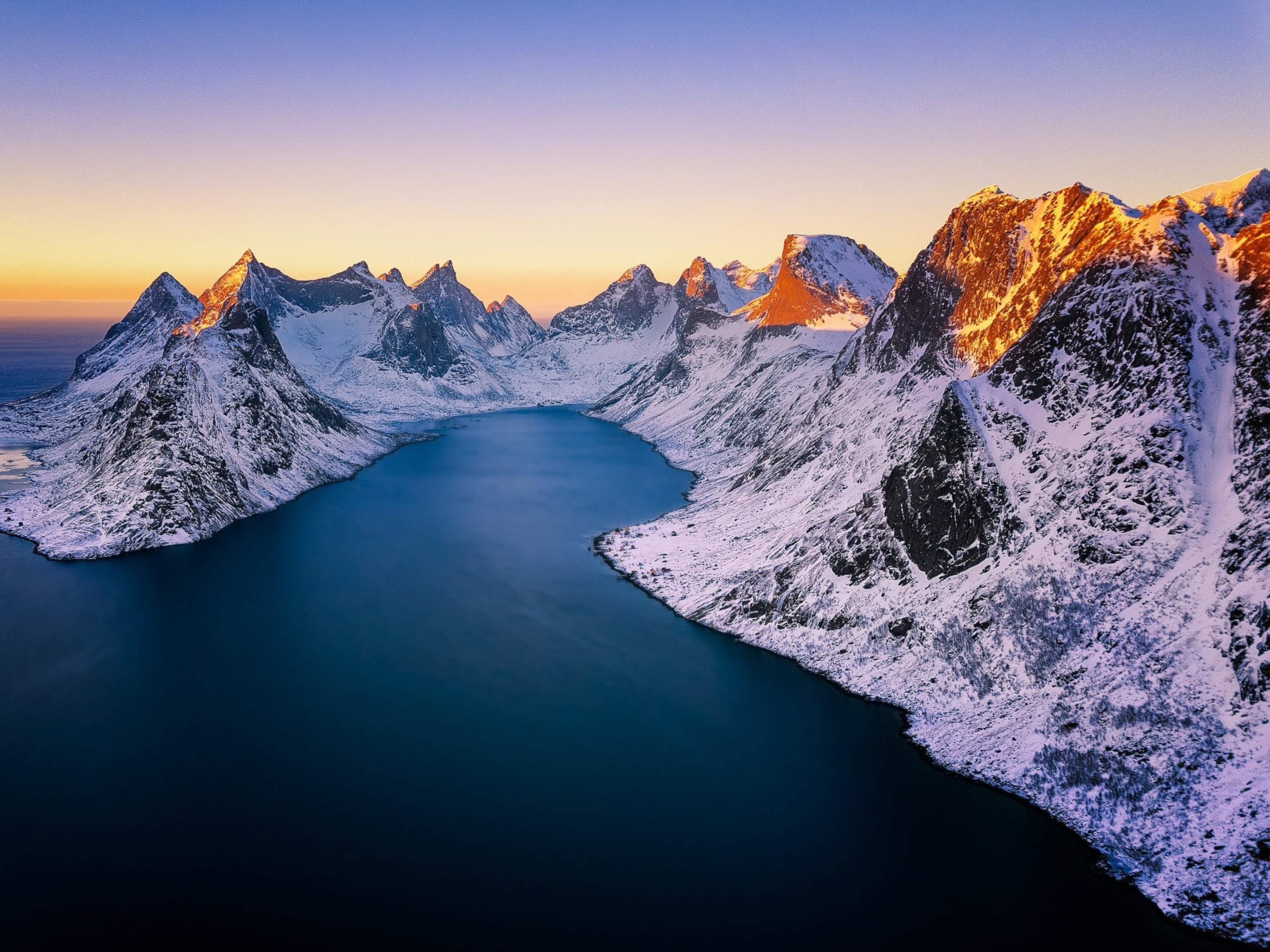 Stunning Mountain Scenes From Around the World