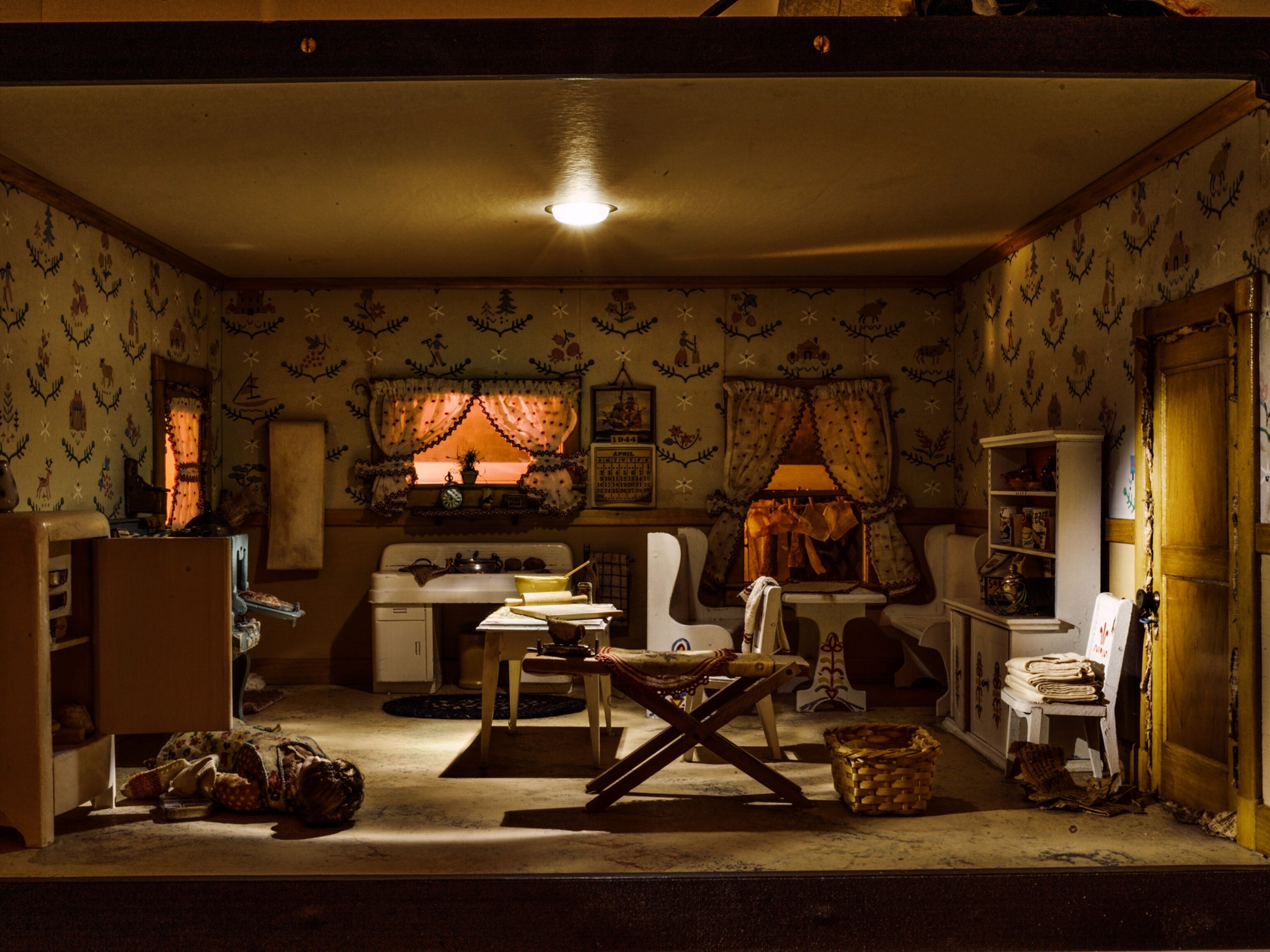 Peek Into Tiny Crime Scenes Built by an Obsessed Millionaire