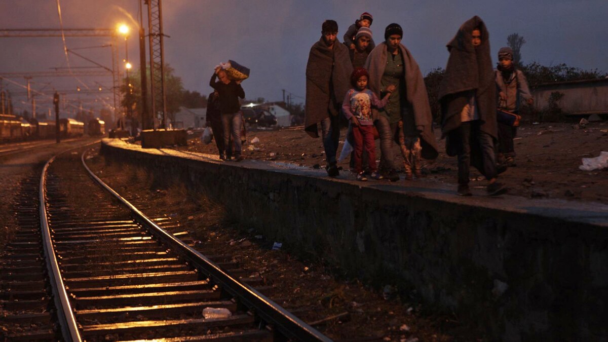 Photographer Goes Inside Refugees’ Desperate Journey | National Geographic