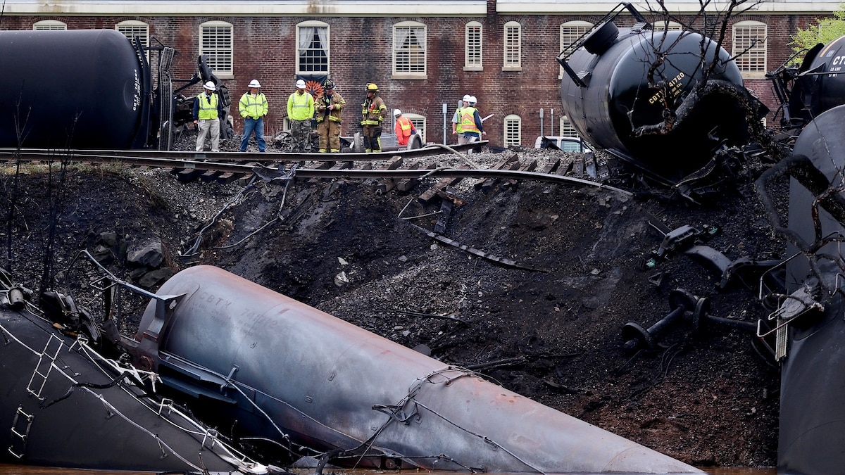 As Fiery Accidents Pile Up, U.S. Proposes New Rules for Oil Trains ...