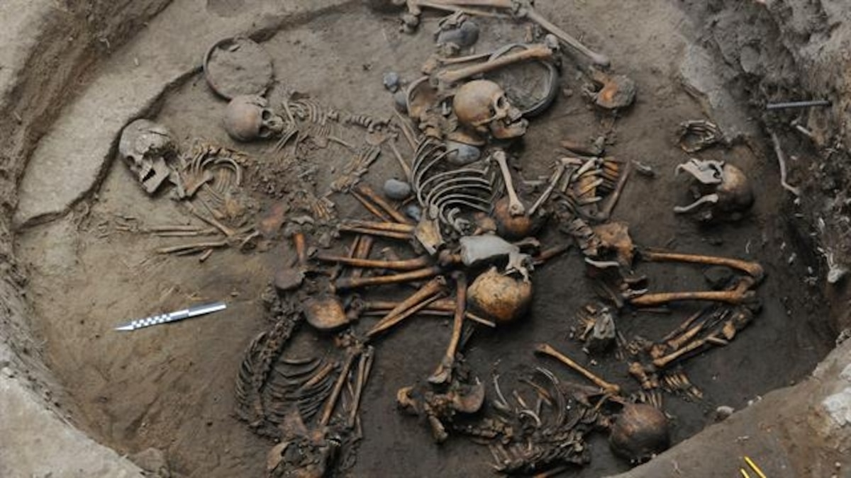 Pre-Aztec Burial Unearthed Near Mexico City Yields Ancient Skeletons ...