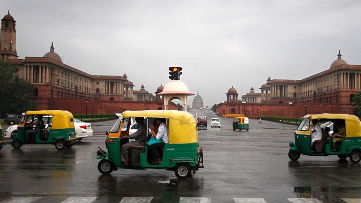 Delhi Offers Cleaner Auto Rickshaws, but Residents Choose Cars