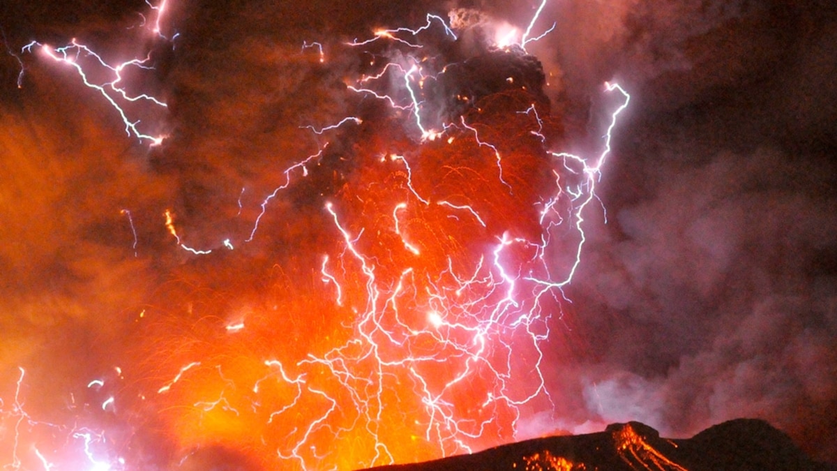 Pictures: Volcano Lightning Electrifies Japan Eruption | National ...