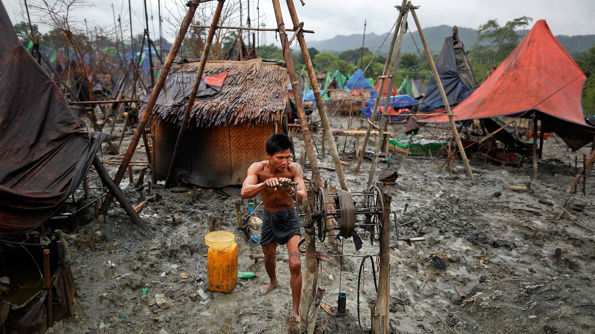 Pictures: Locals Drill for Oil by Hand in Myanmar | National Geographic