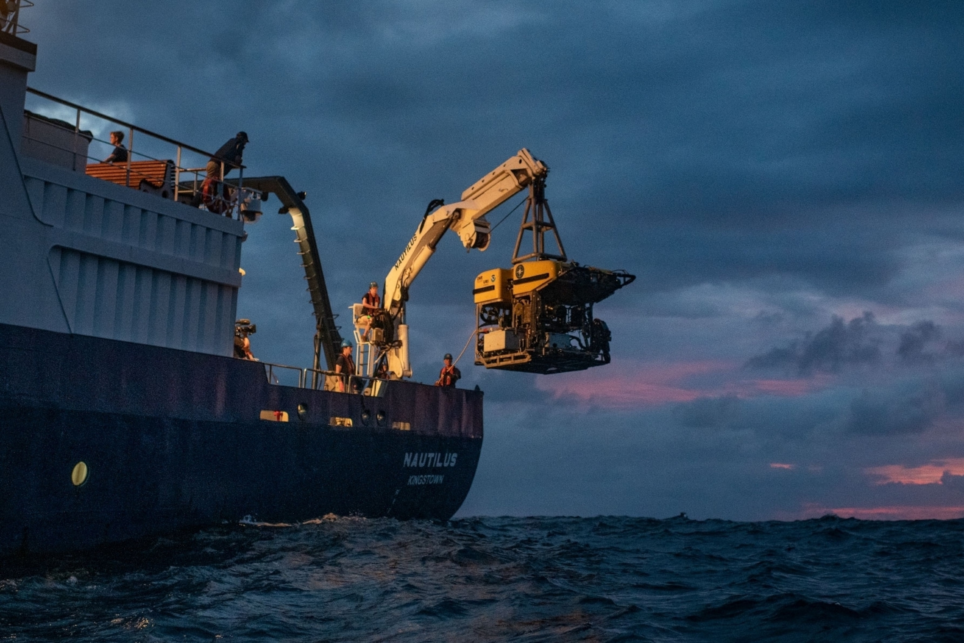 'Tantalizing clue' marks end of Amelia Earhart expedition