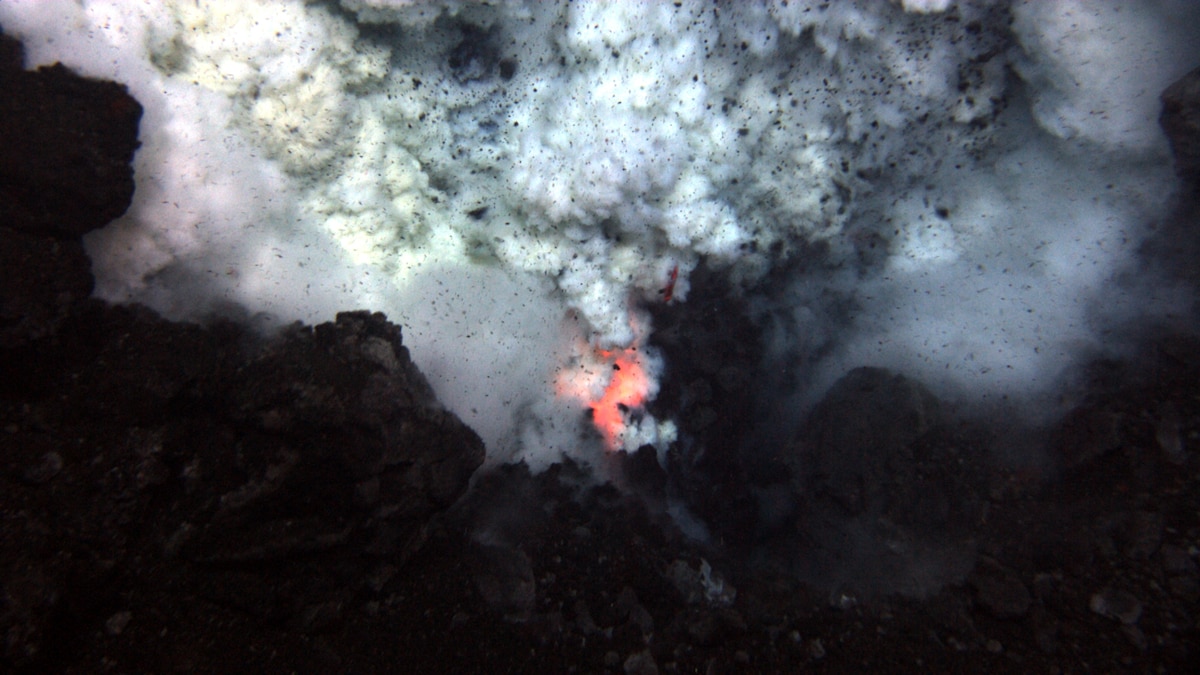Seafloor Eruptions Triggered by Tides, Ice Ages | National Geographic