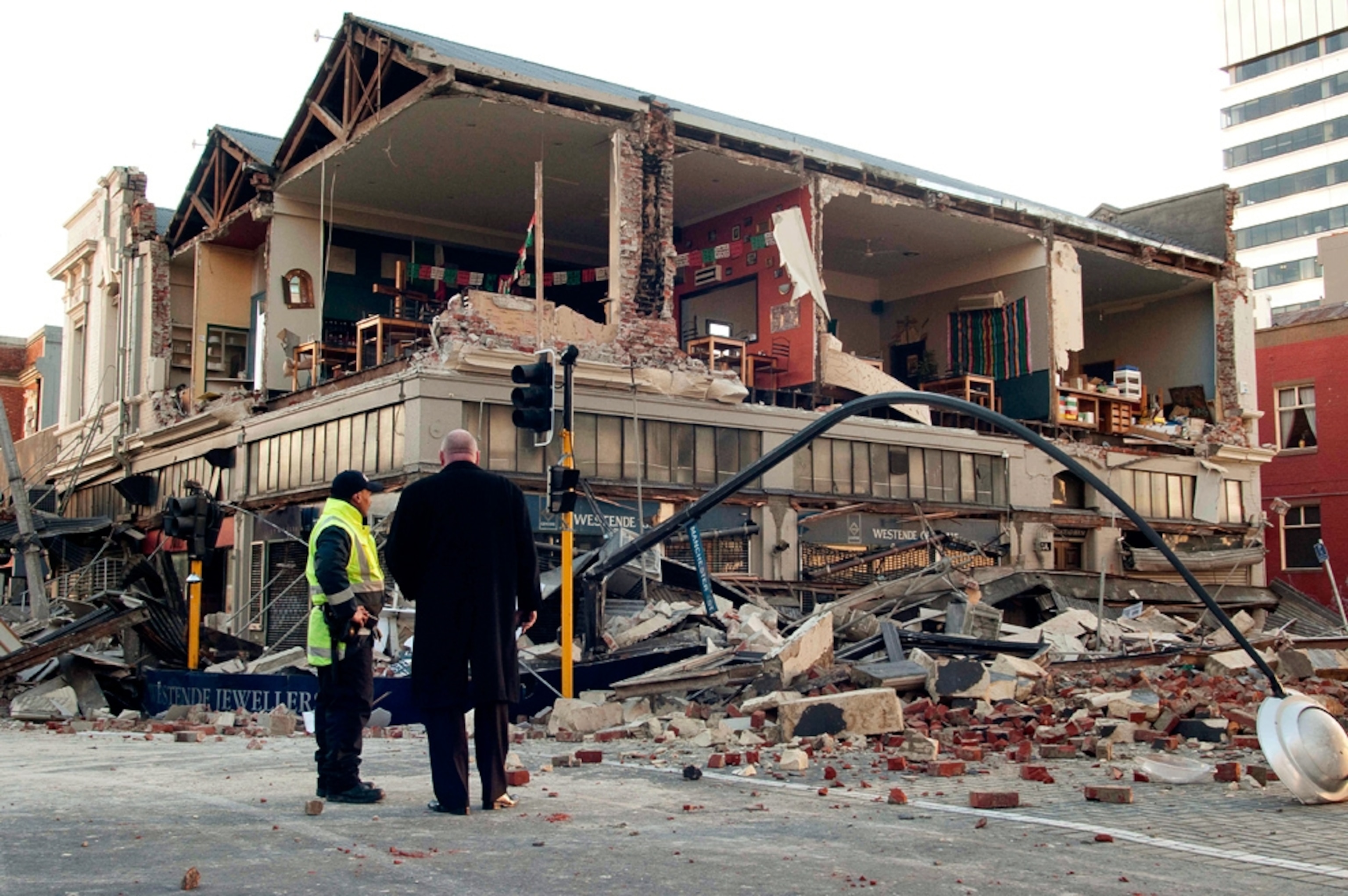 New Zealand Earthquake Pictures: Walls, Roads Crumble | National Geographic