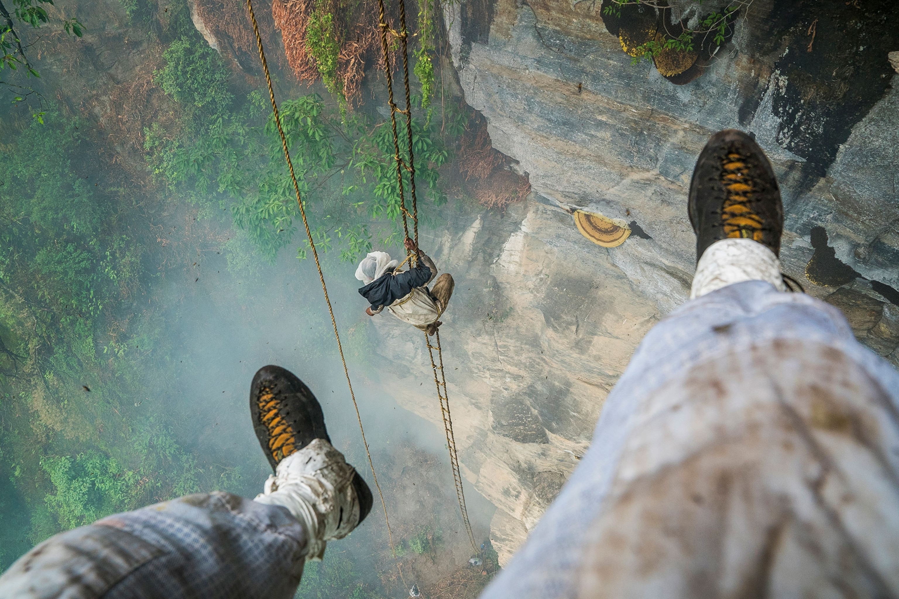 Archive Photos Show Dangerous Adventure Moments