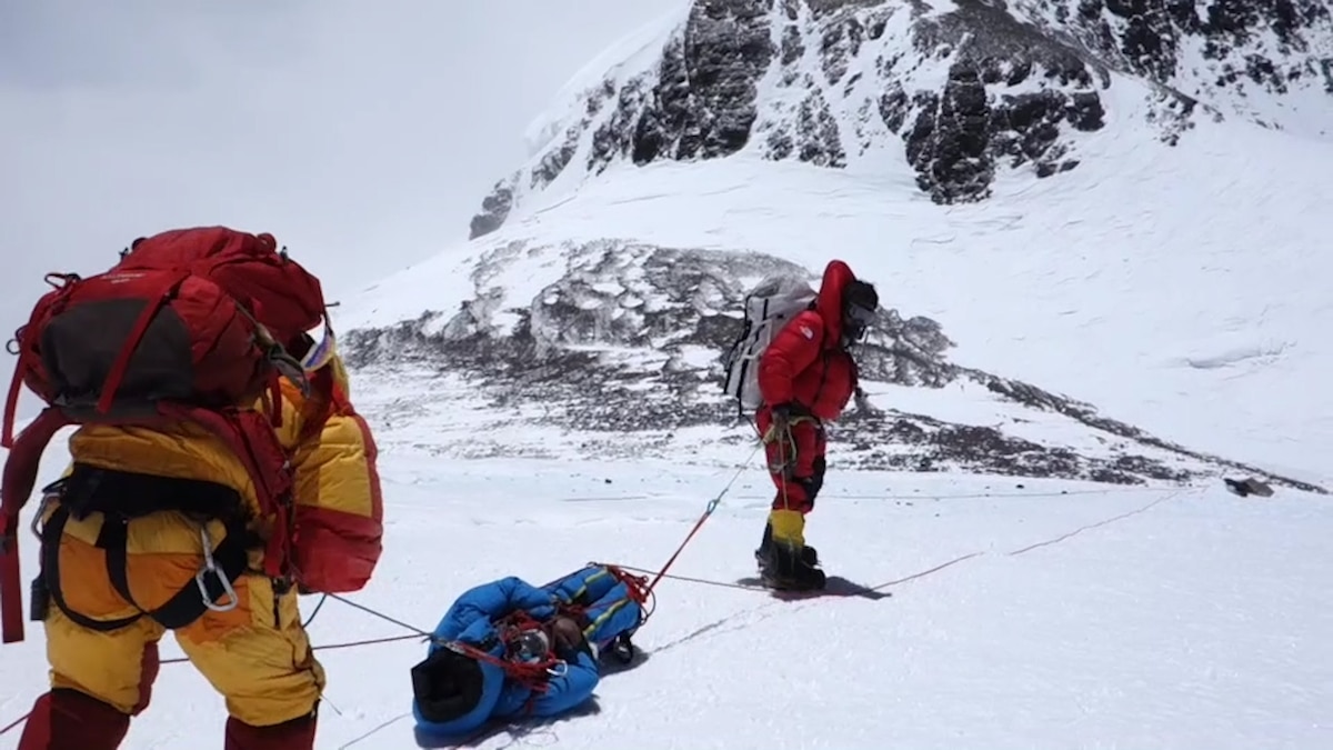 Watch: Everest Climbers' Lives Saved by Chance Encounter | National Geographic