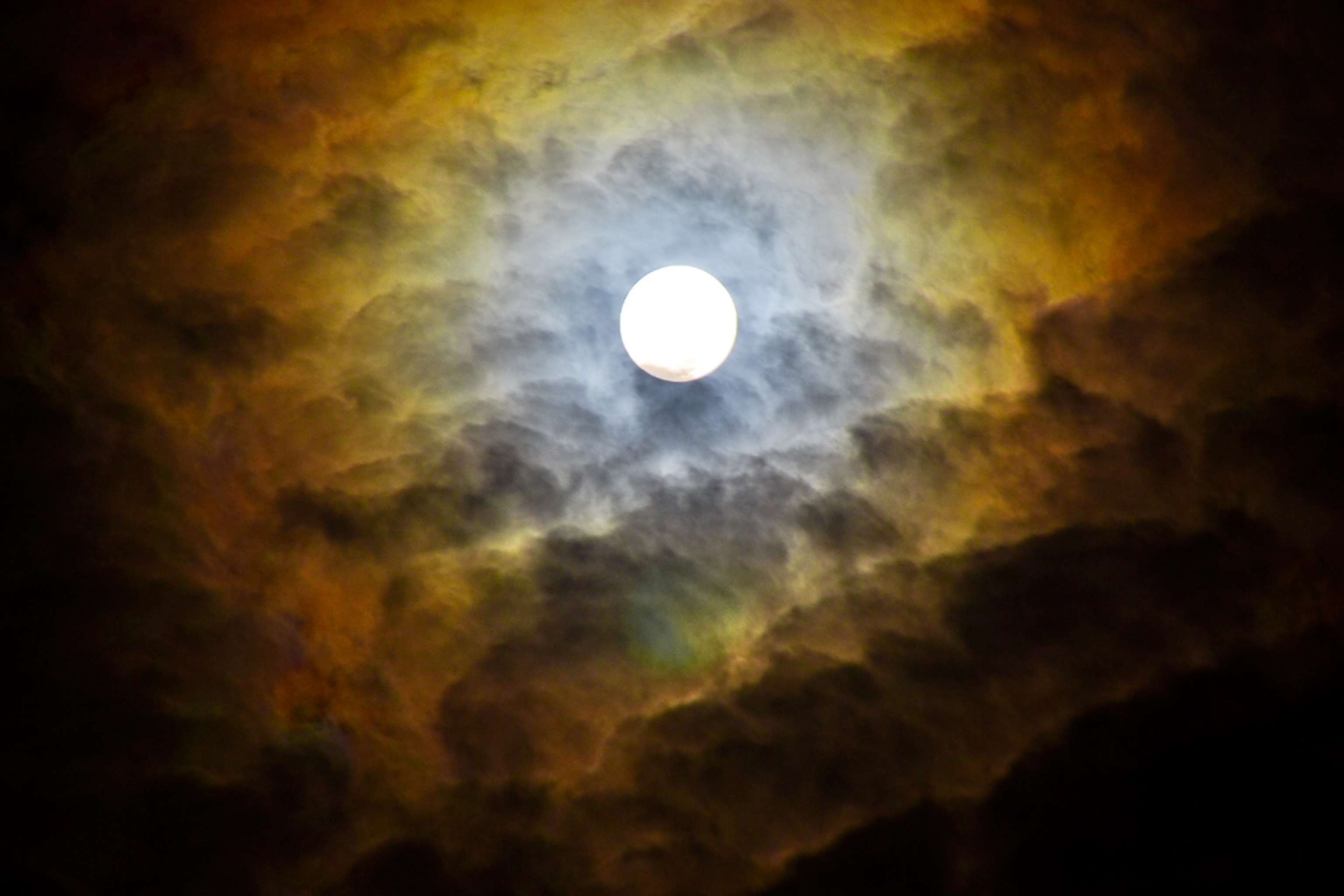 Supermoon Pictures: Best Shots of Biggest Full Moon | National Geographic