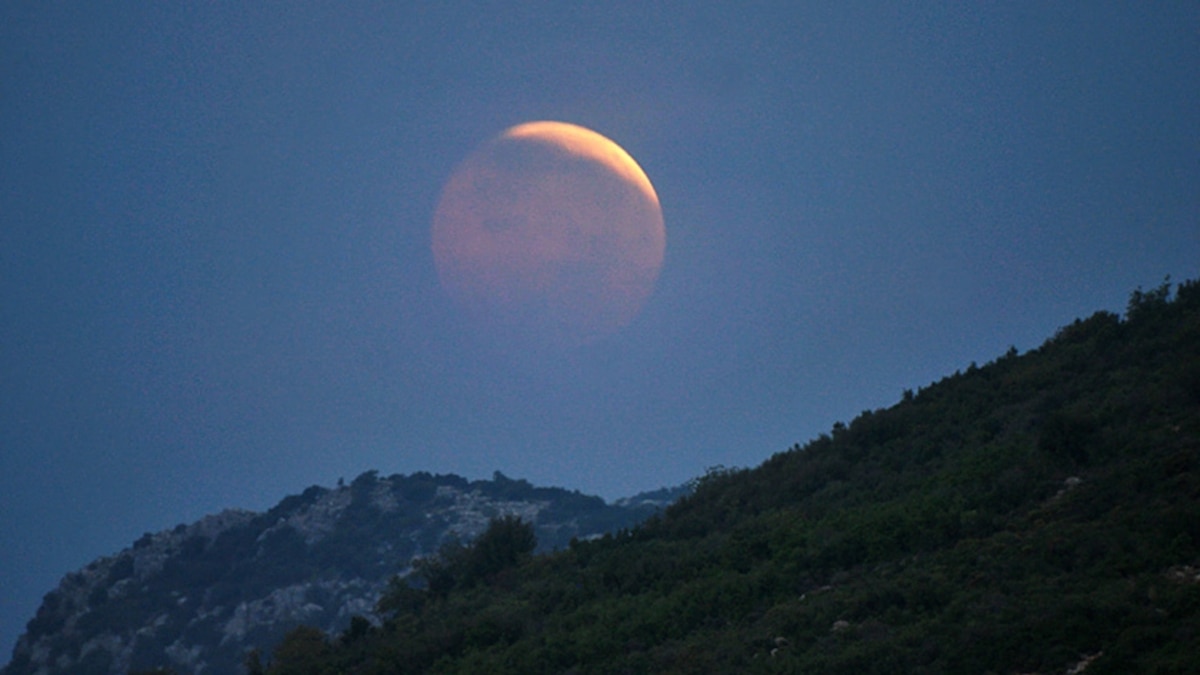 Winter Solstice + Lunar Eclipse—First in 372 Years | National Geographic