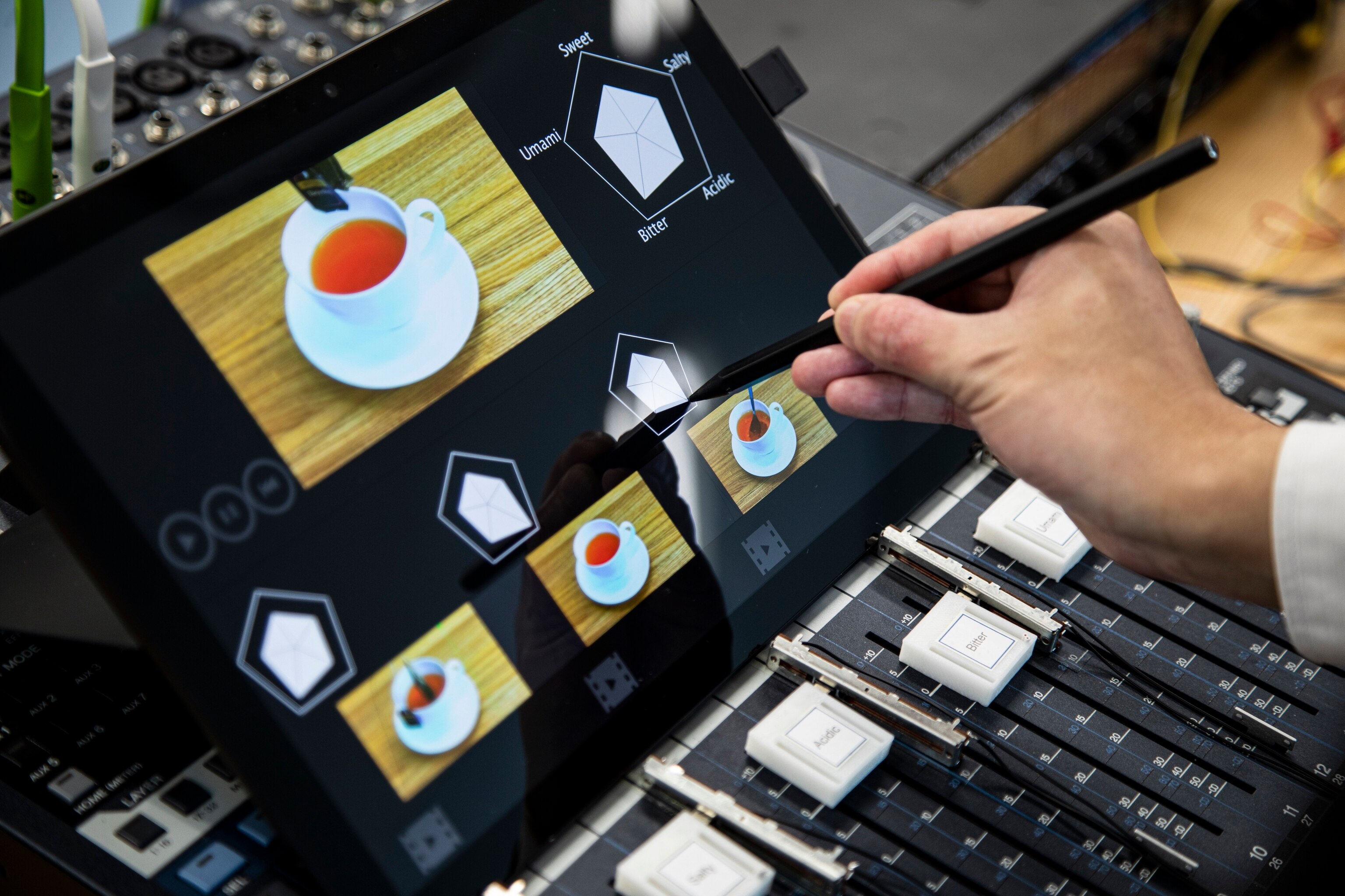 Recording and reproducing taste