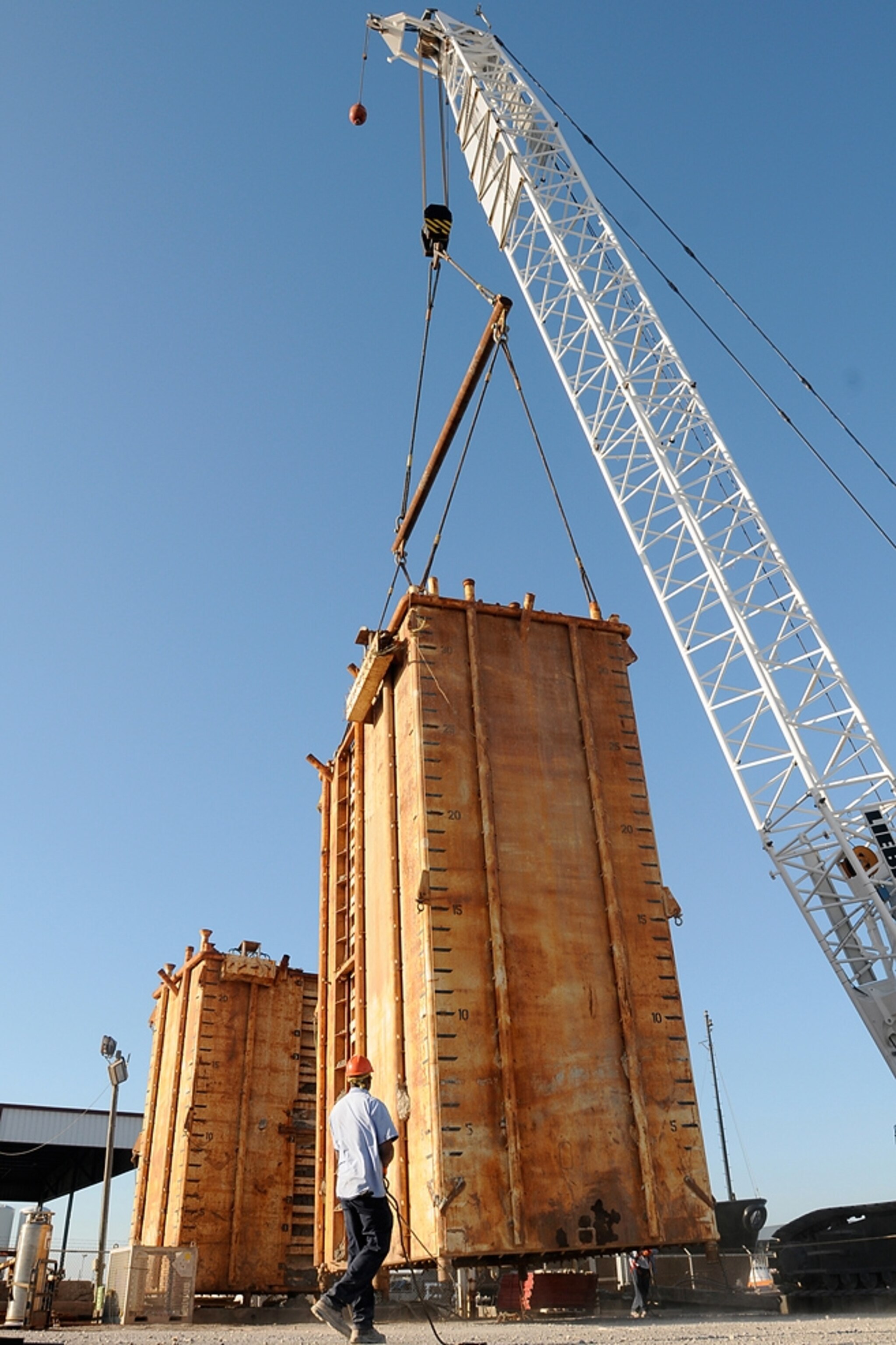 Photos: Huge Containment "Domes" for Gulf Oil Spill