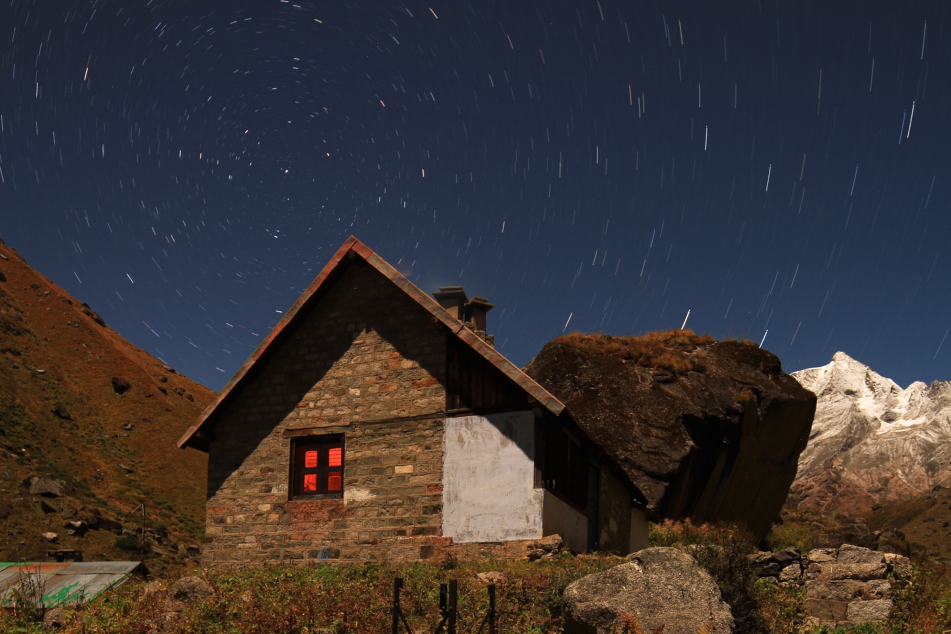 Space Pictures This Week: Meteor Smoke, Mars Canyon, More | National ...