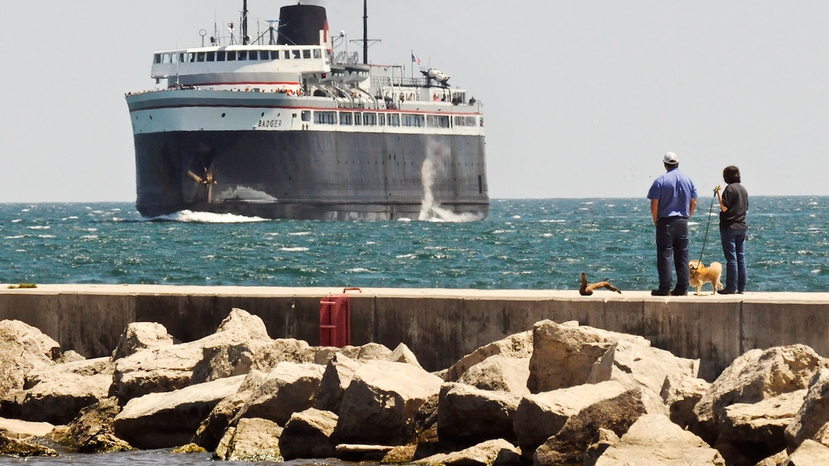Last U.S. Coal-Fired Steamship Sails On, Aiming for a Cleaner Wake ...