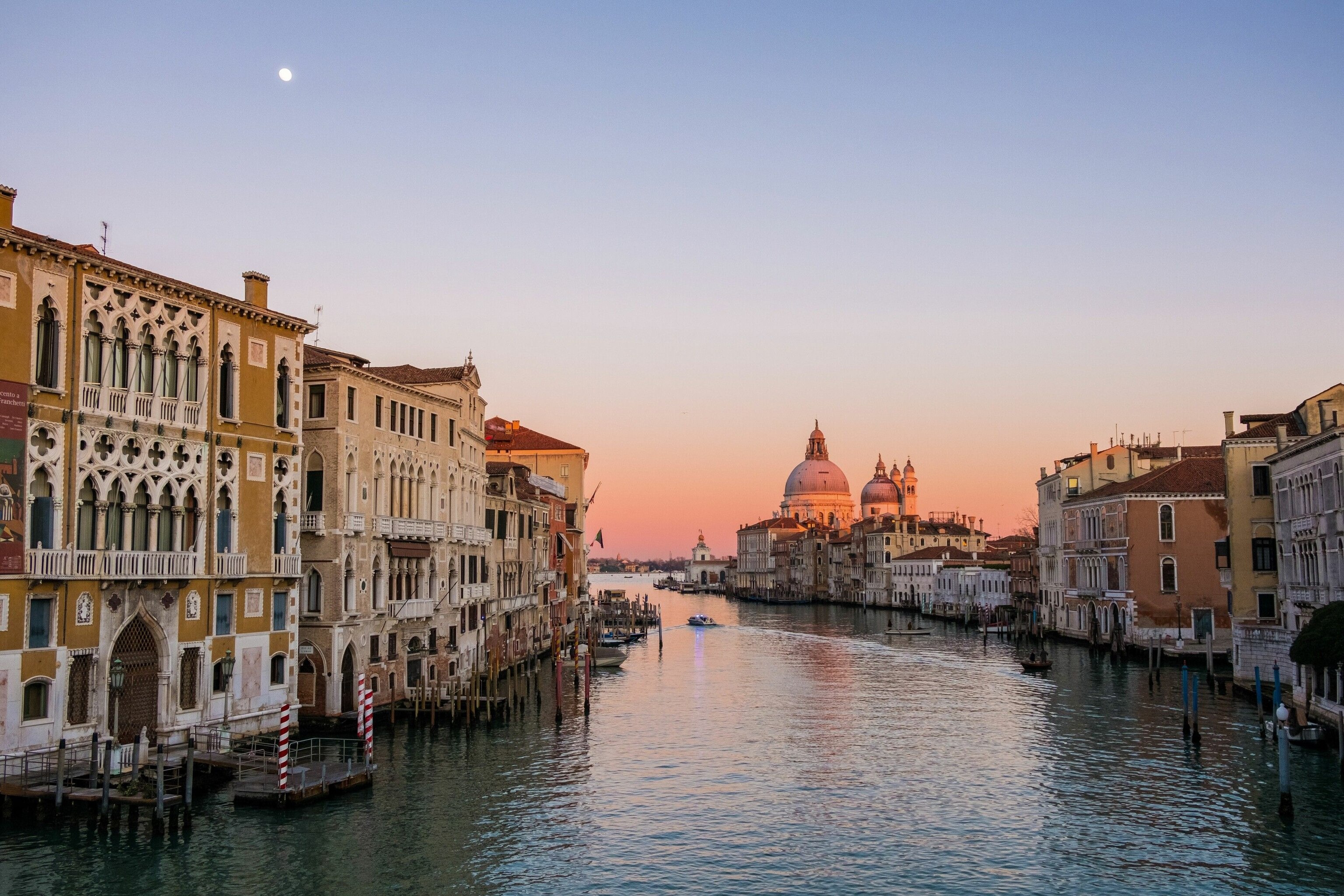 Meet the people keeping Venice's traditions alive, from paper marblers ...