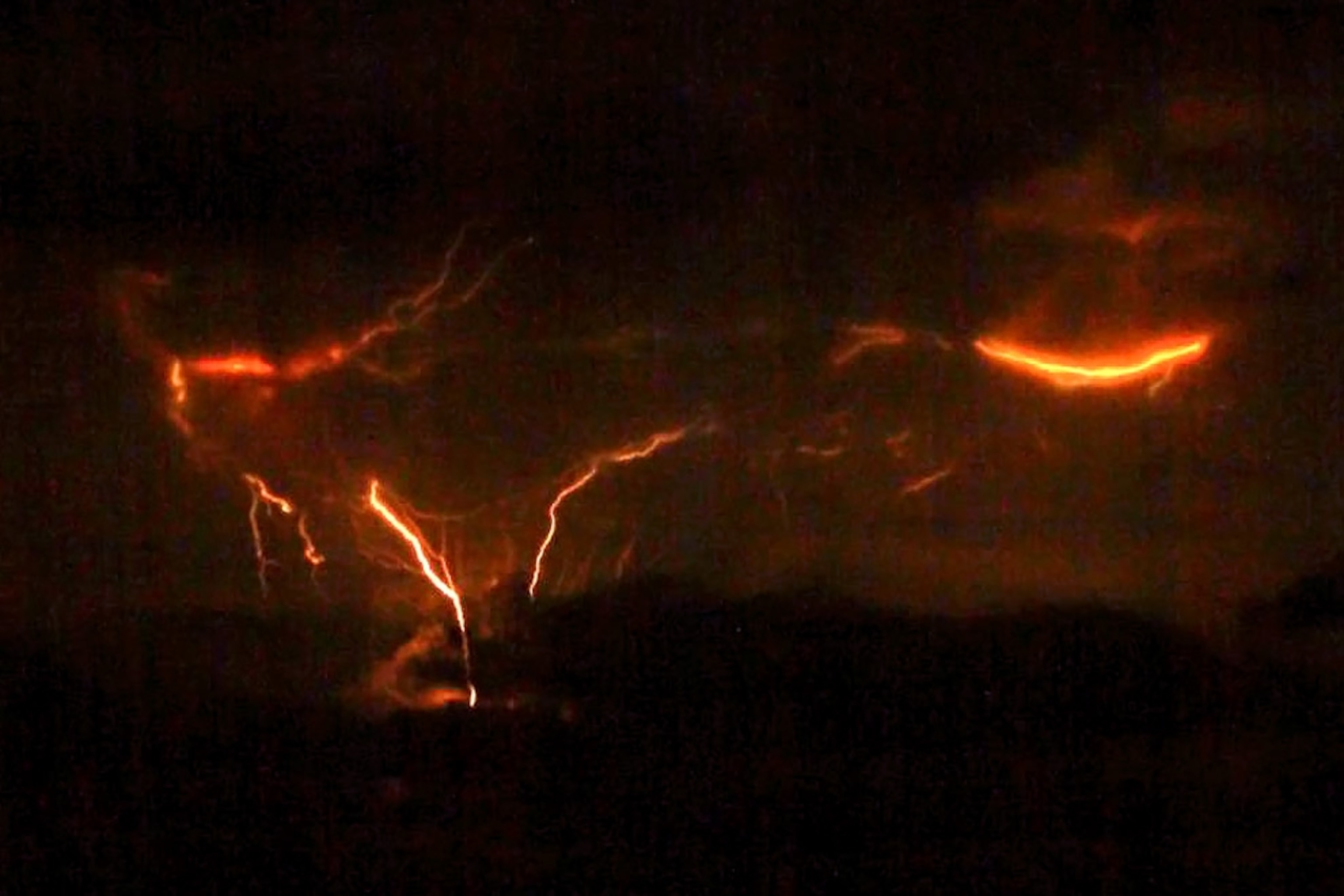 VOLCANO LIGHTNING PHOTOS: Alaska's Redoubt Goes Electric