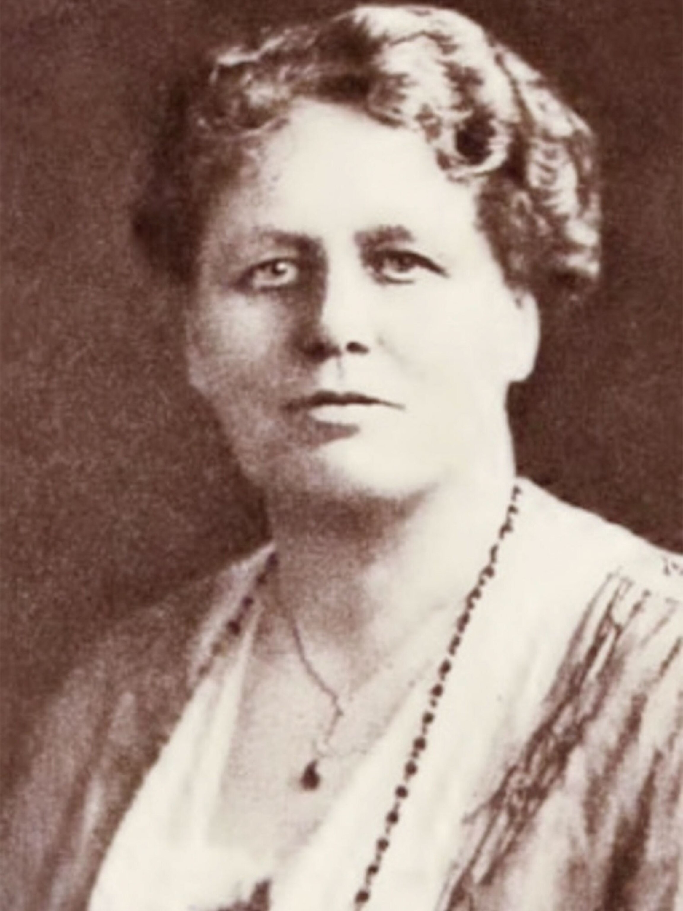 Early Female Explorers Who Started Their Careers Through Their Husbands