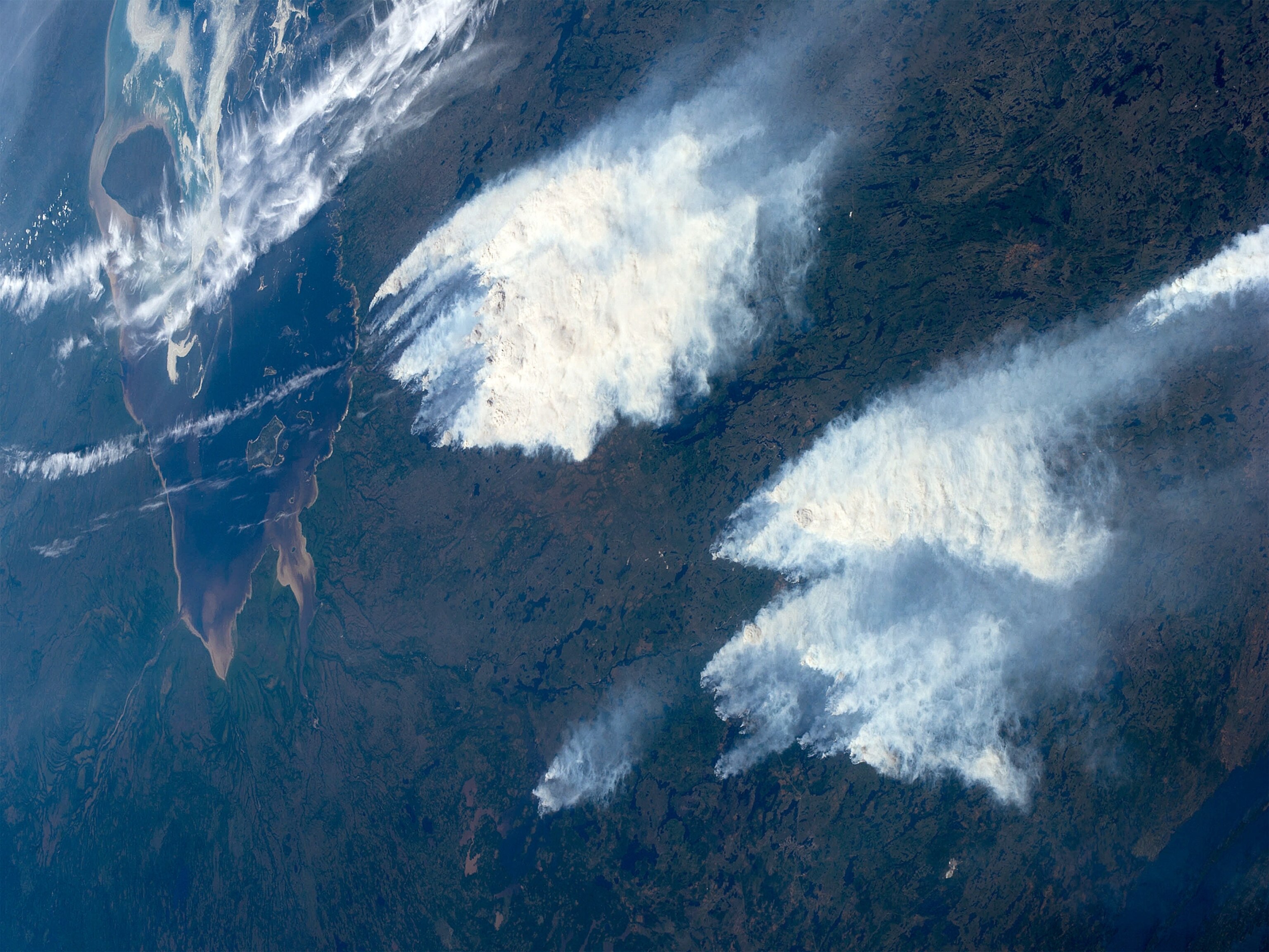 Space Pictures This Week: Cosmic Crash, Eroding Mars | National Geographic