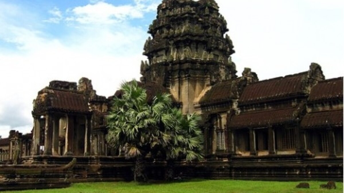 Museum Brings Buddhas and Criticism to Angkor | National Geographic