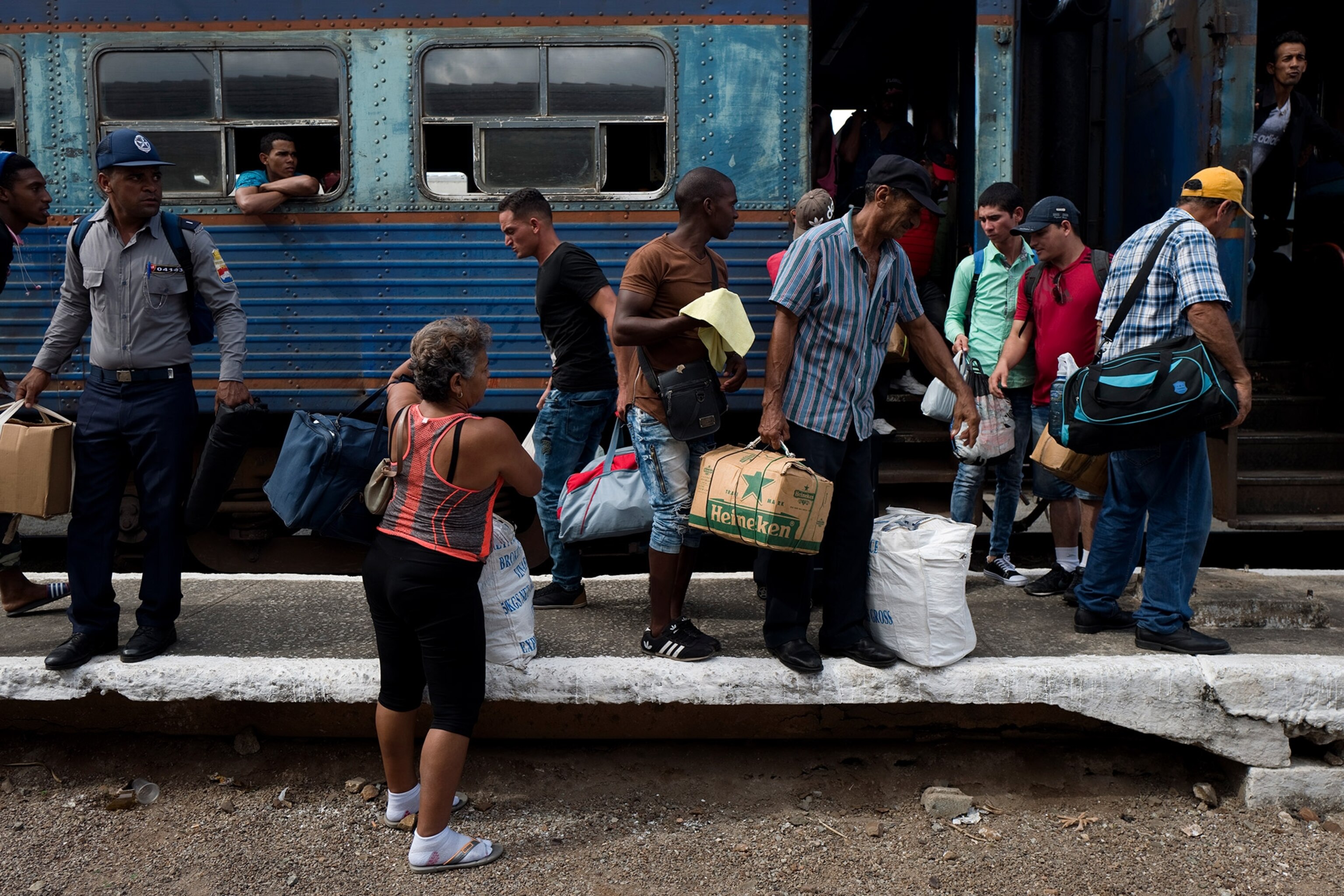 Pictures of Life Aboard Cuba's Aging Trains